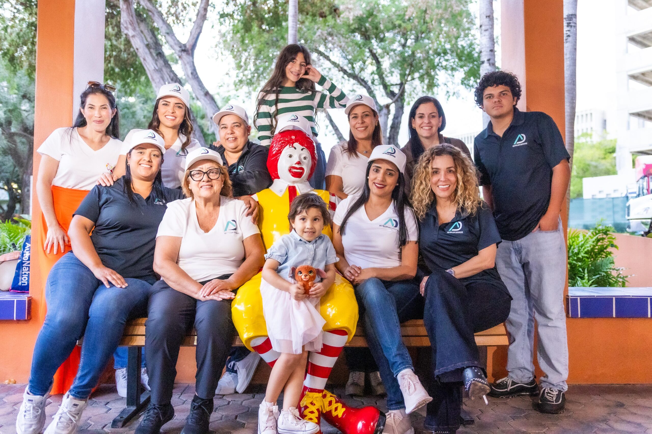 Ani Miller lidera jornada solidaria en la Casa Ronald McDonald junto a ...